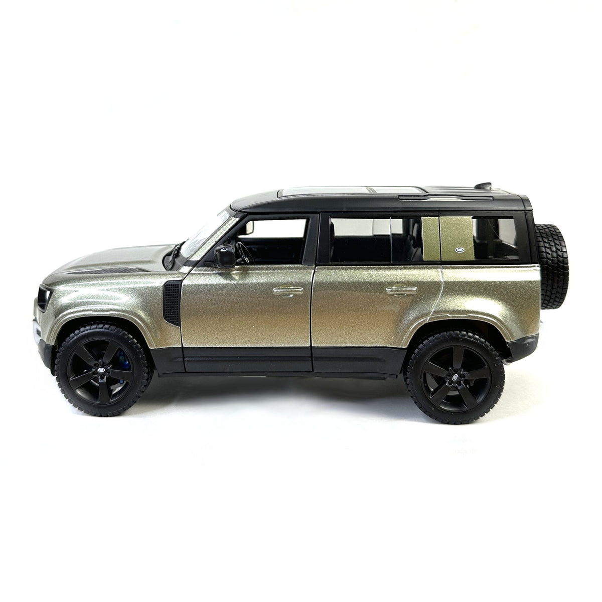 1:24 Diecast Land Rover Defender 110 Green Scale Model – Totally Toytastic